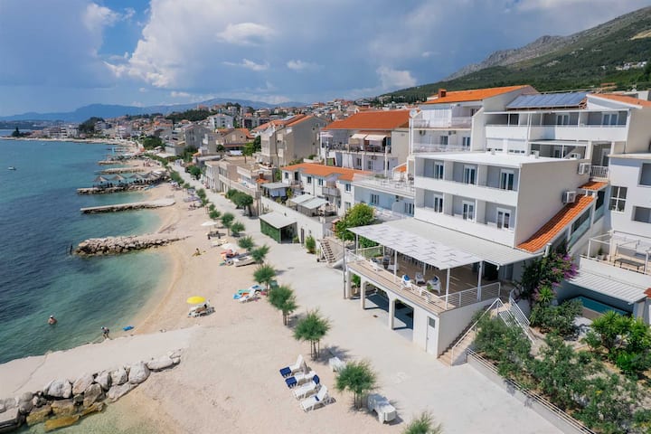 Villa Victoris I Beachfront And Heated Pool - Salona