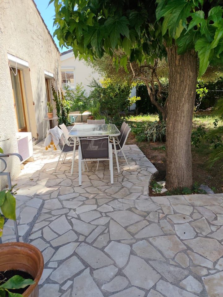 Maison Avec Grand Jardin Parking Calme Centre - Carnon