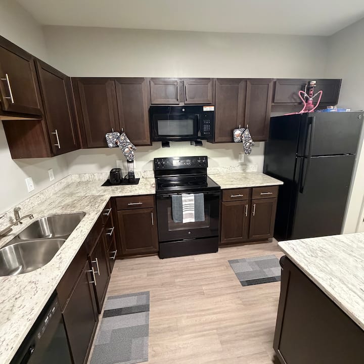 Modern 1br Near Atl Airport | Pool + Parking - Atlanta, GA