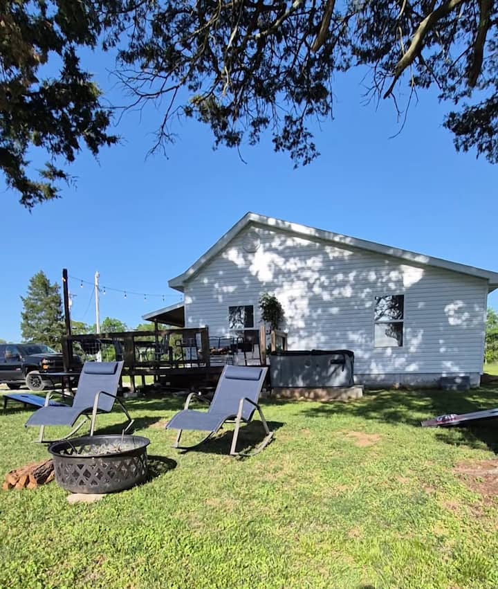 Uncle Delmar's Farm Cabin - Missouri