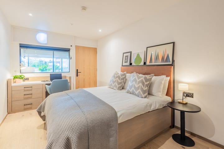 Double Bedroom (Large Double Bed) - Saint Andrews