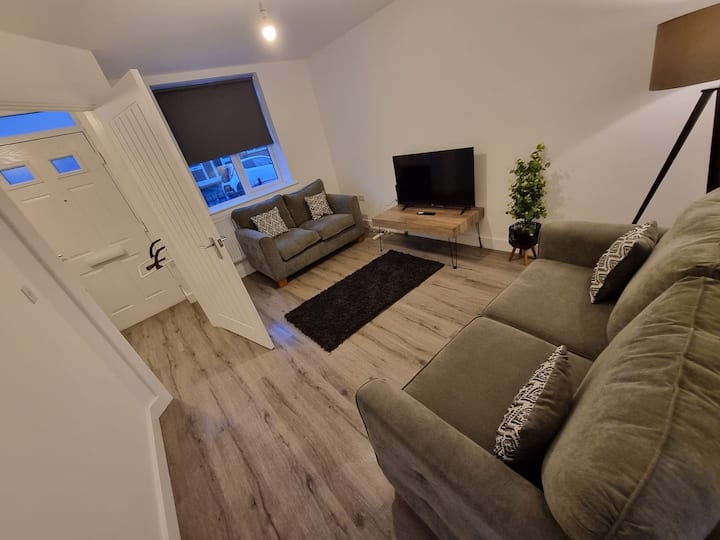 Comfortable 2-bedroom Barwell Home | Free Parking - Hinckley