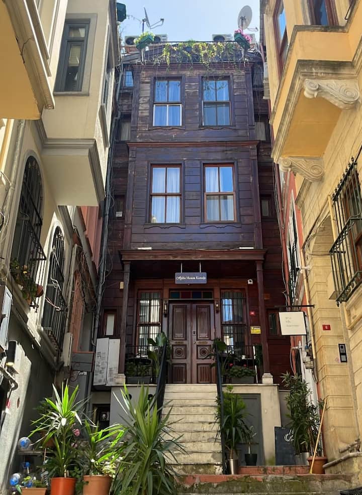 Adile Hanım Mansion / Historic Mansion In Cihangir - Istanbul