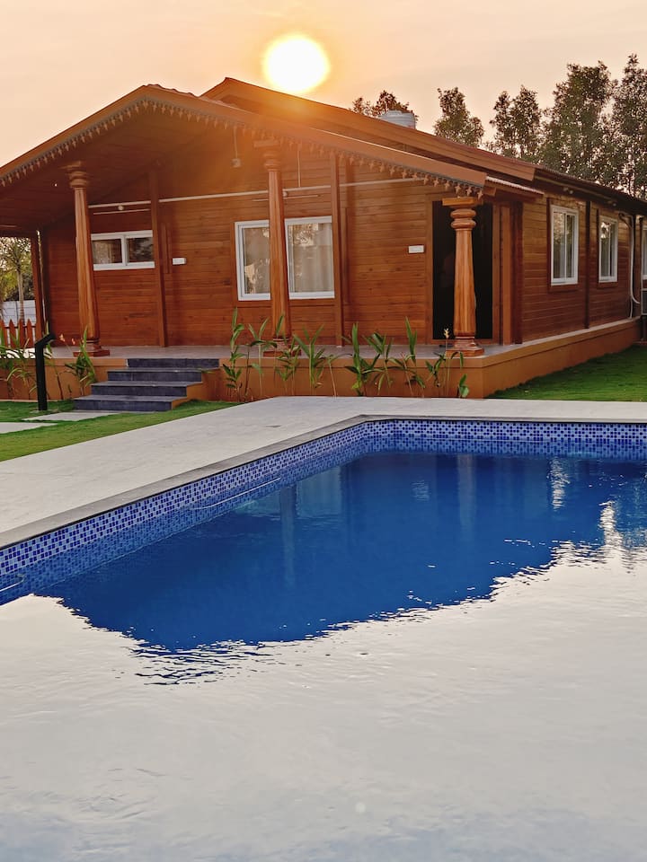 "Veda 3bhk Private Pool" Wooden Cottage - Hyderabad