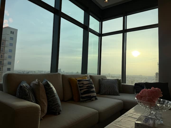 Chic Getaway - Sunset & City View - Manama