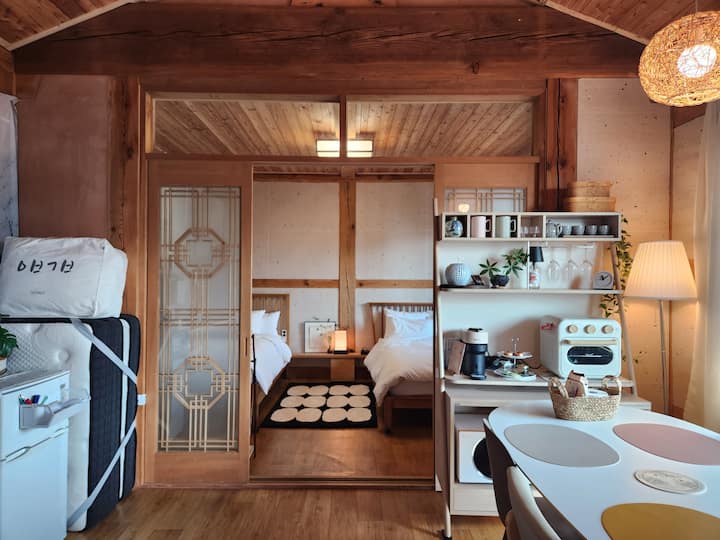 한옥 독채 / 감성 숙소《풍경을 담다》 화천읍내  7분 / 7사단•15사단 면회객  환영 - 화천군