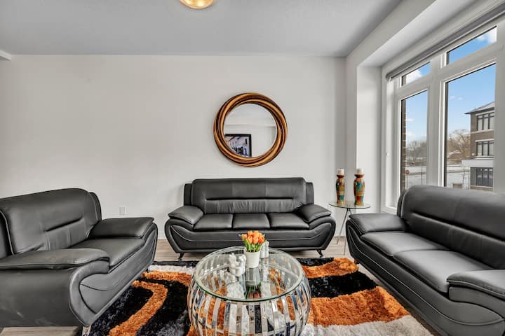 Bright & Cozy Home Brantford - Sleeps 7 - Brantford