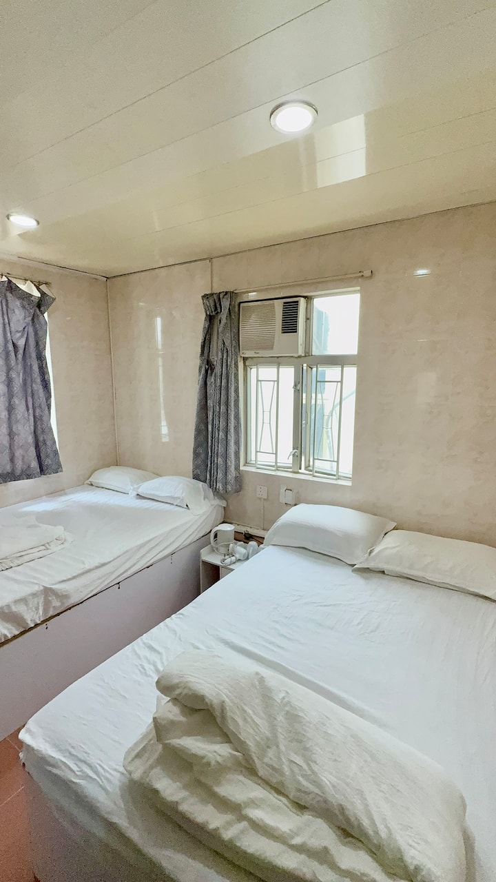 【旺角心臟】罕有大空間！4人同住套房｜獨立洗手間｜地鐵站出口即達 - Mong Kok