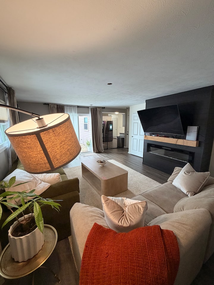 Cozy Getaway - Spacious Home 15 Min To Notre Dame - South Bend