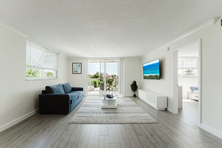 Across From Beach • 2 King • Heated Pool • Balcony - Boca Raton, FL