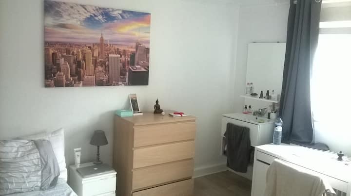 Chambre Lit Double Avec éVier Privé à Luxembourg - Luxembourg City