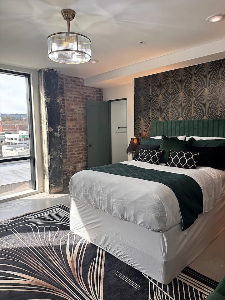 Gilded Skyline | Walk Everywhere | 7th-floor Views - Chattanooga, TN
