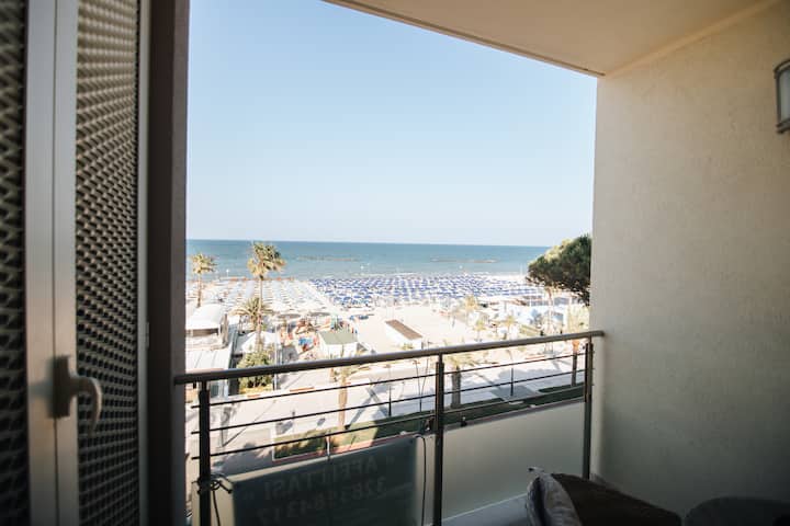 * * * * *
Fronte Mare E In Pieno Centro 22 - Roseto degli Abruzzi