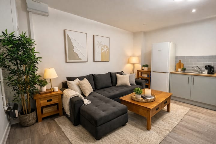 1 Bedroom Apartment For | Contractors | Couples | - Cardiff