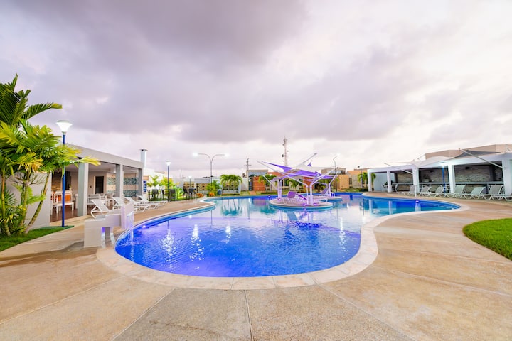 Villa Marina Tucacas•playa•piscina•planta 100% - Venezuela