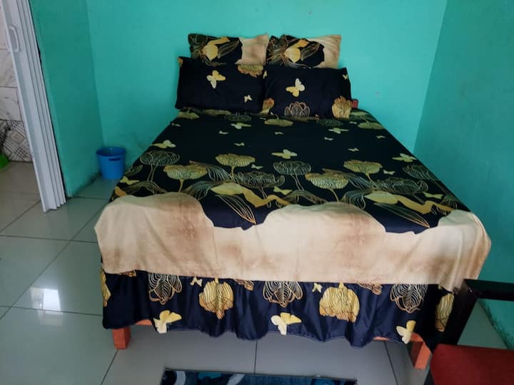 Equatorial Guesthouse With Excellent Comfort. - Tlhabane