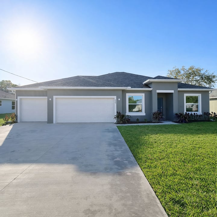 Sebastian Serenity - 4br/2ba Home Near Beaches - Sebastian, FL