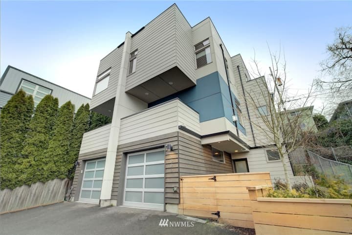 Modern West Seattle Home - Bainbridge Island, WA