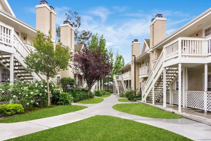 Quiet Business 3 Suite With Wifi & Workspace - Palo Alto, CA