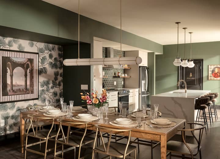 Historic Diplomat Suite W/parking - The Harmony - Philadelphia, PA