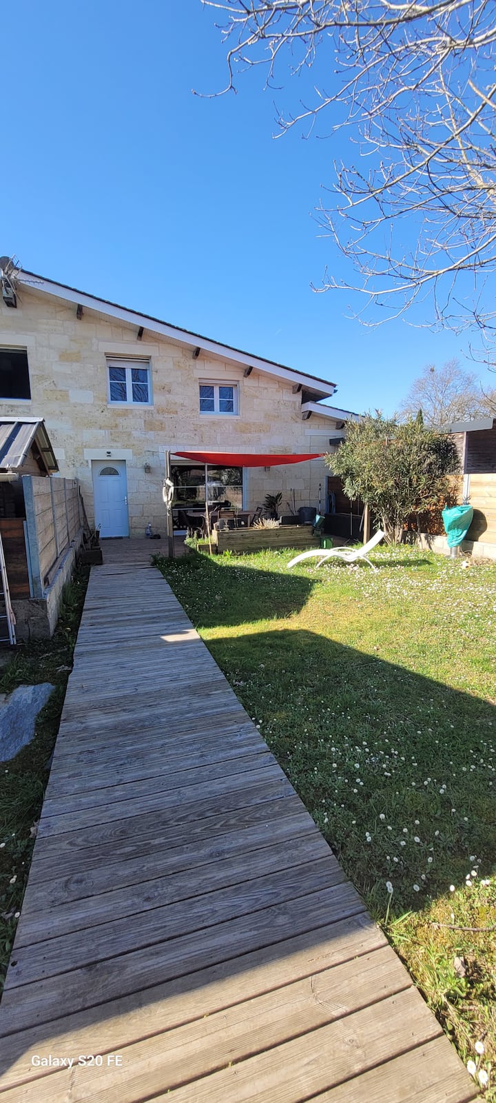 Maison En Pierre Entièrement Rénovée. - Créon