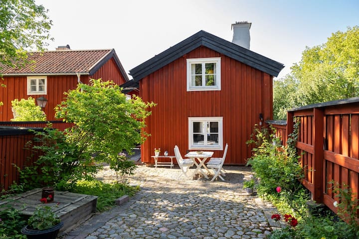 Nattstugan - Charmig Logi Vid Kyrkan I Västervik - Västervik