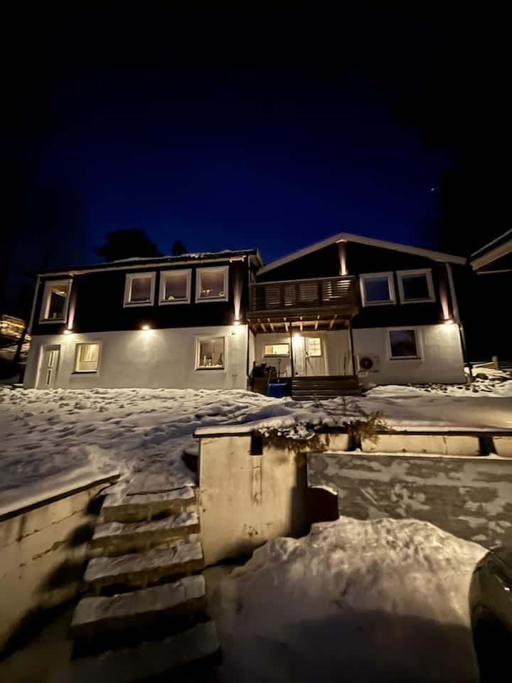 Naturnära Villa I Uttran – Sjö, Altan & Stora Ytor - Tumba