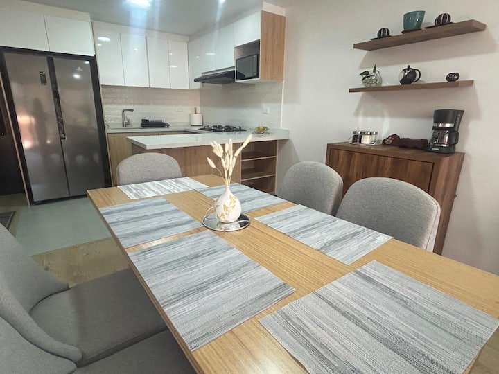 Departamento Moderno En Zona Tranquila De Cuenca - Cuenca