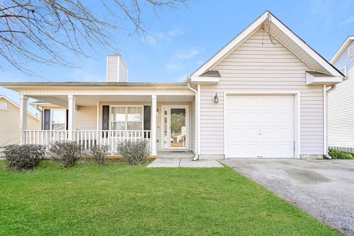 Sleek Home, Wifi, Pet-friendly, Near Arabia Mtn - Lithonia, GA