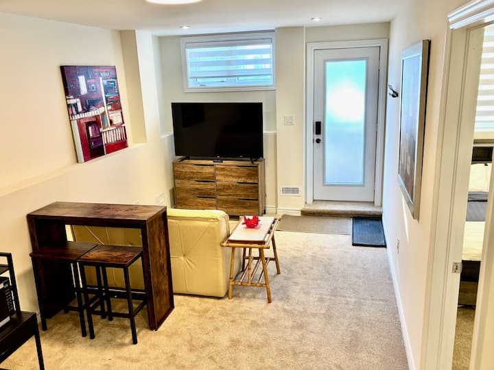 Garden-level 1-bdrm Suite With Private Entrance - Vaughan