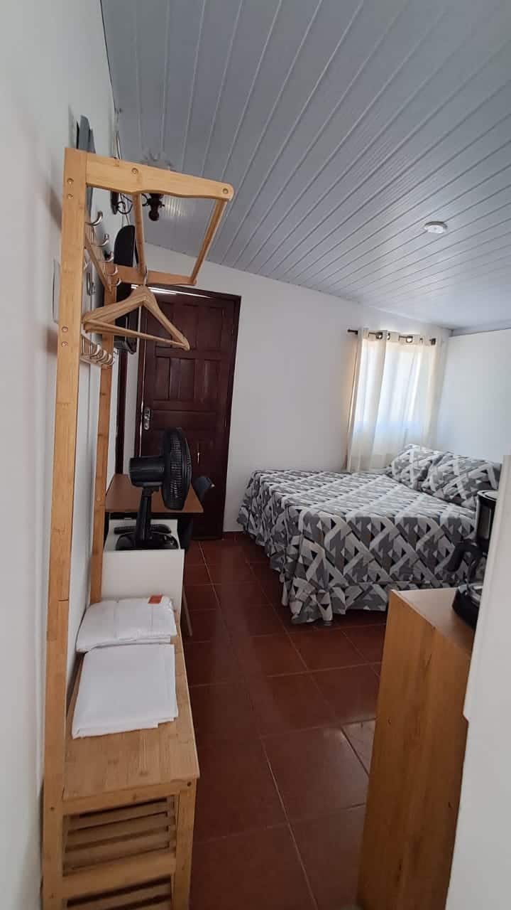 Quarto Com Banheiro E Entrada Independente - Barra, Brazil