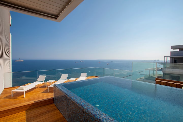 Central Limassol Penthouse With Panoramic Views - Limassol