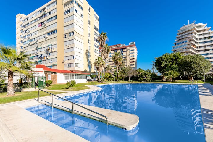 Casa De Chris · Garaje · Piscina · 9 Min Playa - Torremolinos
