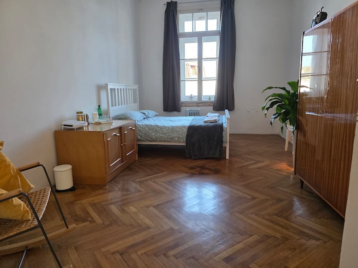 Large Double Room Plus Short Sofa For Infants. - Maribor