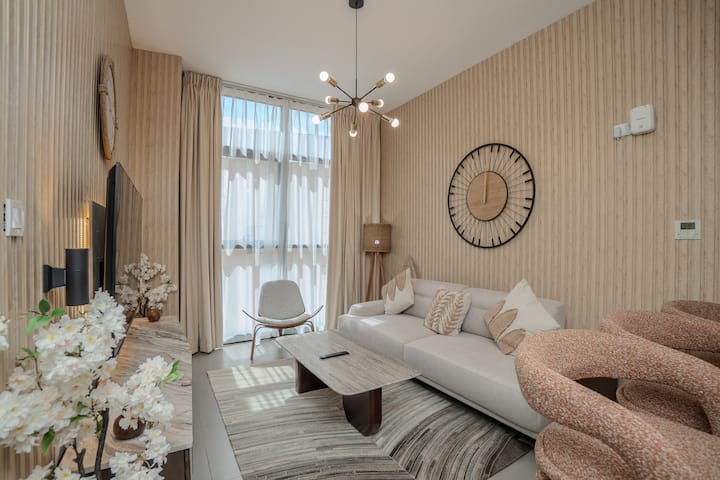 Luxury 1bhk With Pool And Prime Amenities - Sharjah