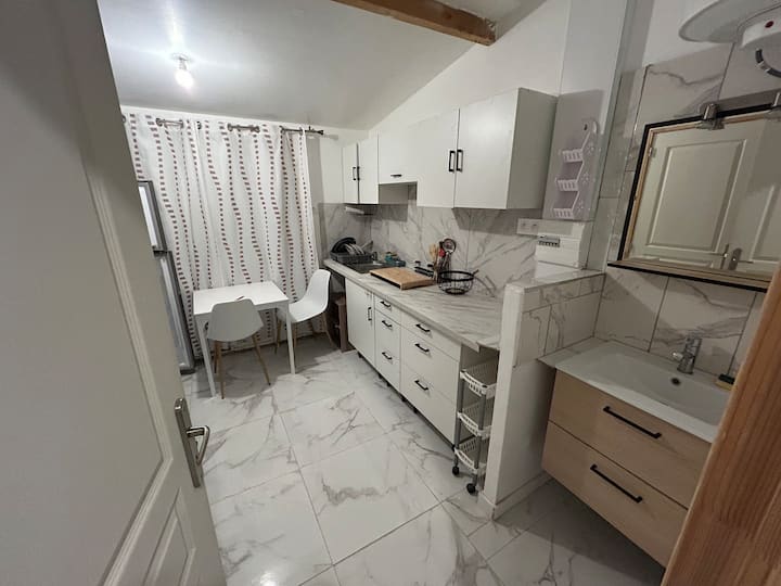 Studio Tout Confort Avec Wi-fi & Tv Commerce à 50m - Saint-Gilles