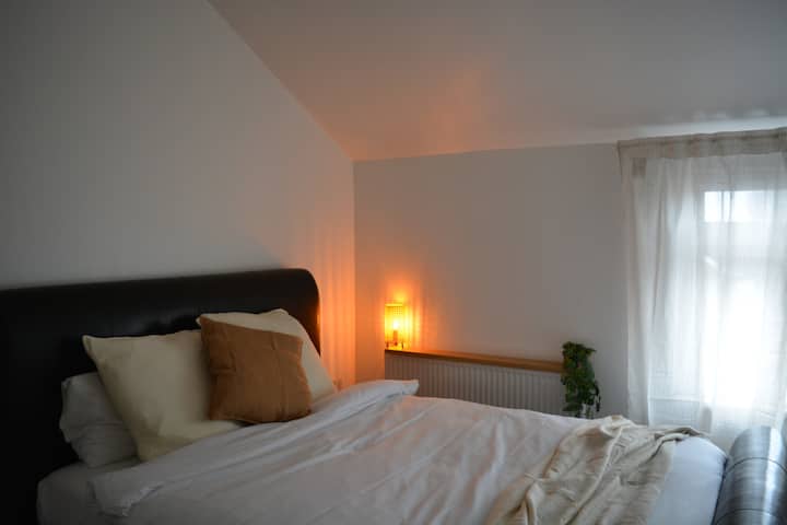 Top-floor Flat (Entire Place) In London, Streatham - Londres