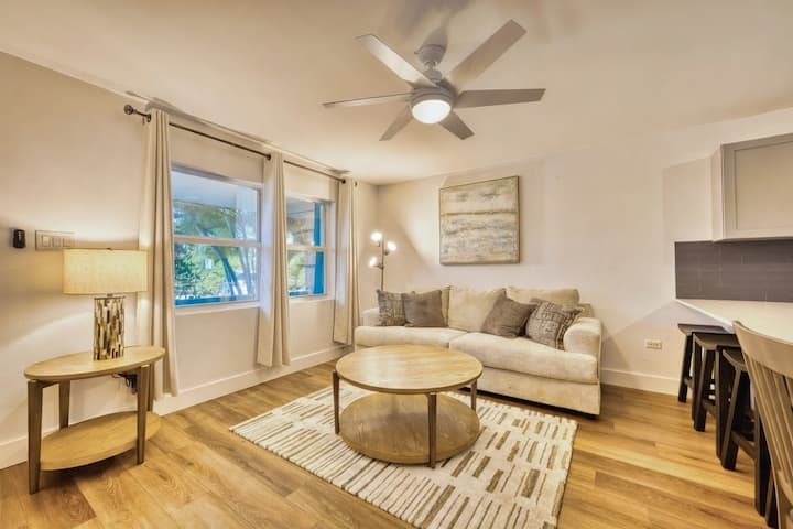 2 Min Drive To Beach | Quiet | Patio | Sleeps 6 - Cayman Islands