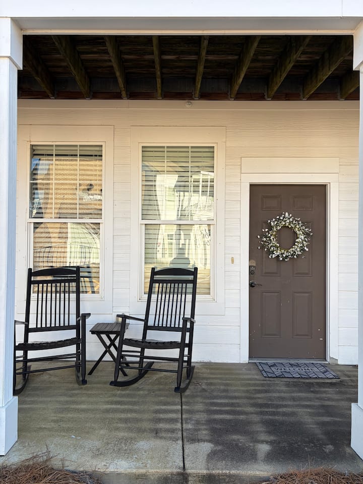 Cute Townhouse Available For The Spring! - Oxford