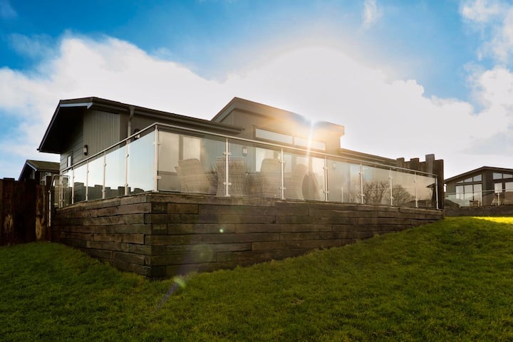 Luxury Lodge With Hot Tub & Views Near Tenby - Tenby