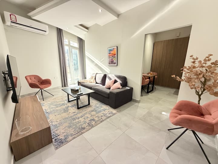 Modern Apartment With Pool Access - Qatar