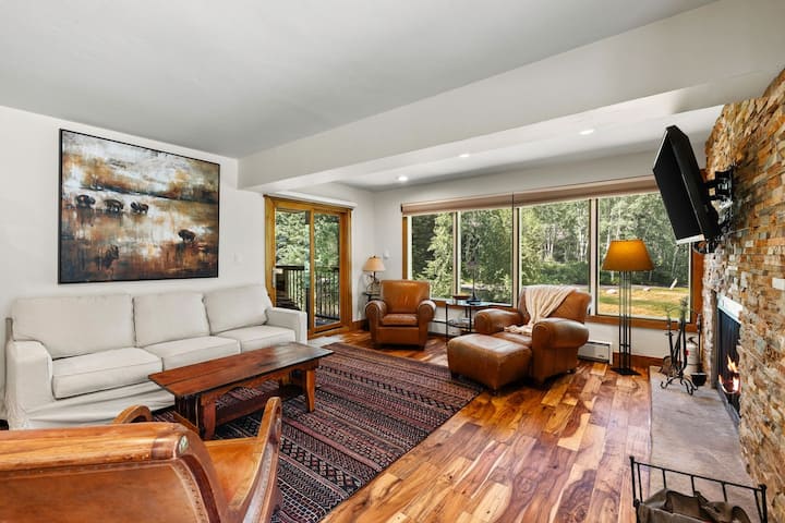Spacious Vail Fallridge Golf & Ski Condo - Vail, CO