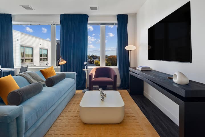 Brand New Luxury Retreat W/ Pool & Fitness Center - Boston, MA