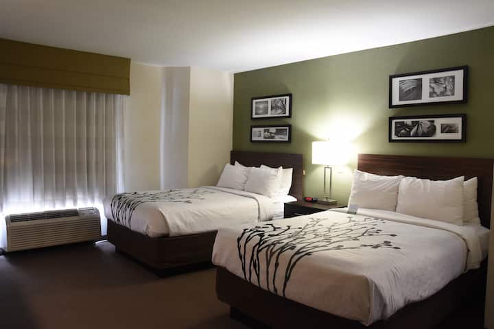 Cozy Double Queen Room - Tempe, AZ