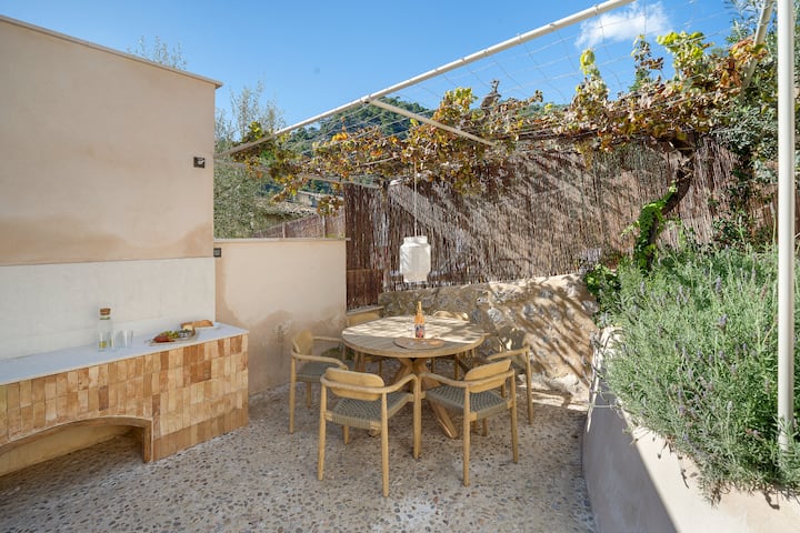 A Soulful Townhouse At The Foot Of The Tramuntana - Selva