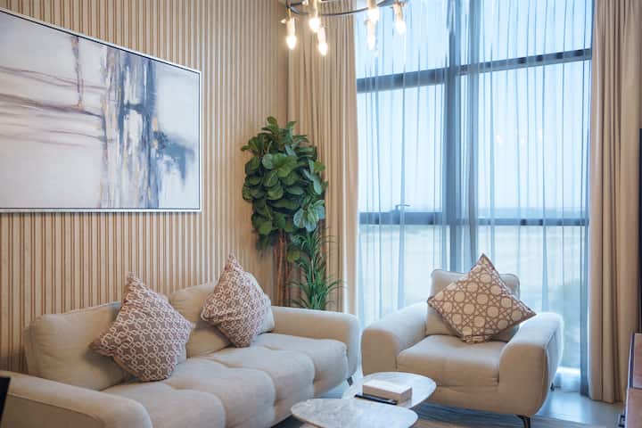 Sunny 1br Retreat With Pool & Parking - Sharjah
