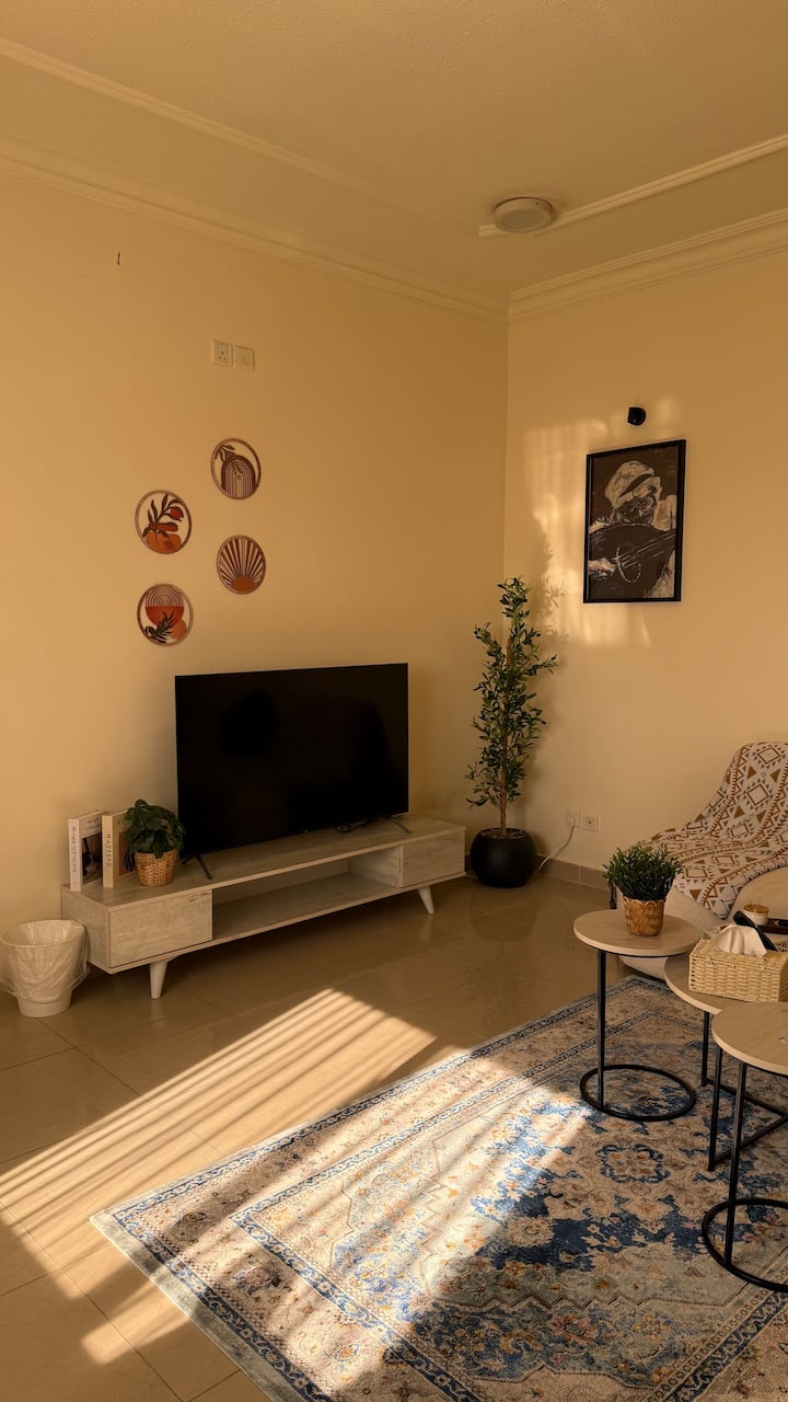 شقه بأثاث مريح  هادئ غرفه وصاله وخدمات قريبه منها - Dammam