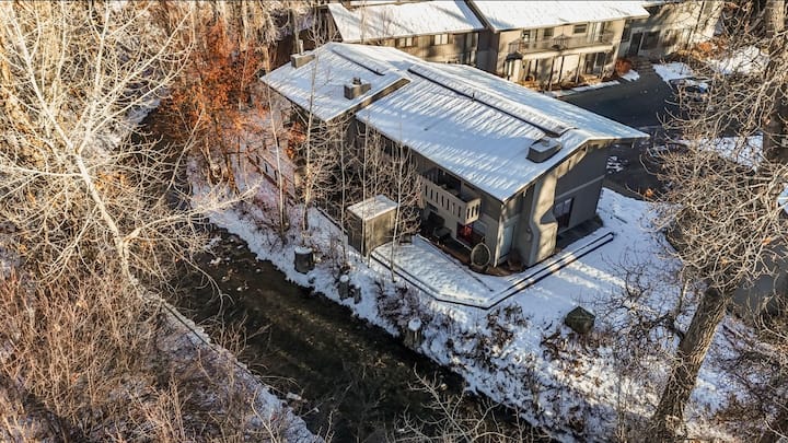 Creekside Deck! Walk To Town! River Run 1/2 Mile! - Ketchum, ID