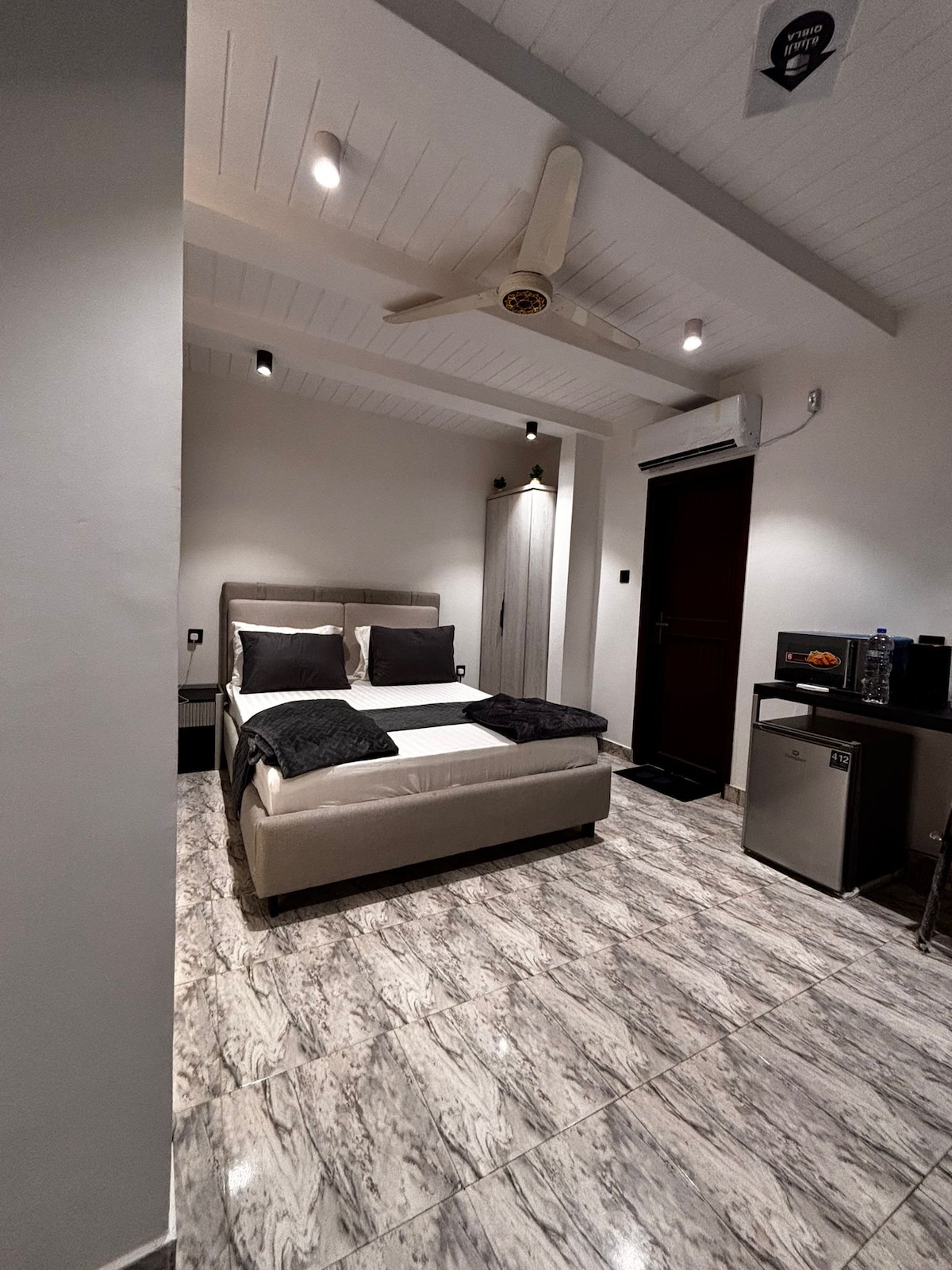 Skyline Studio en la azotea Gulshan Block 7 - Casas en renta en Karachi ...