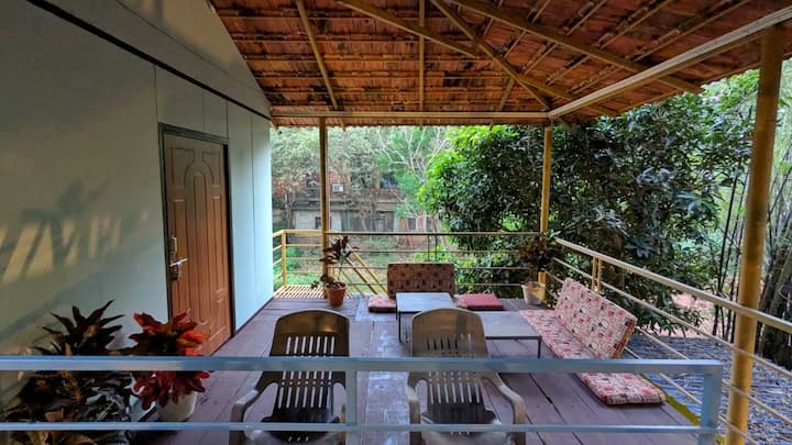 Halfway Home Peaceful Backpacker Dorm Near Beach - Gokarna